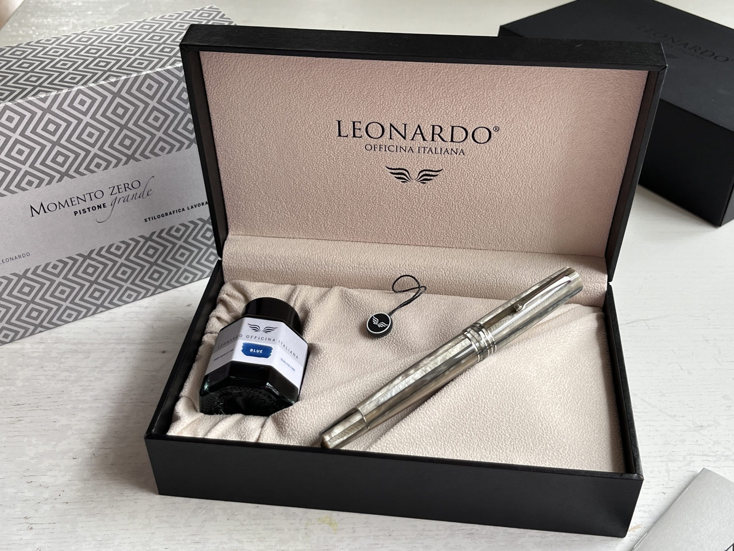 Video-Review: Leonardo Momento Zero Grande (Sand) - Scrively - note ...